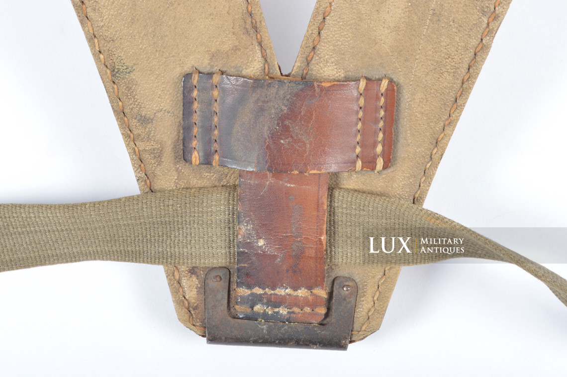 Late-war German rangefinder harness, « tan ersatz