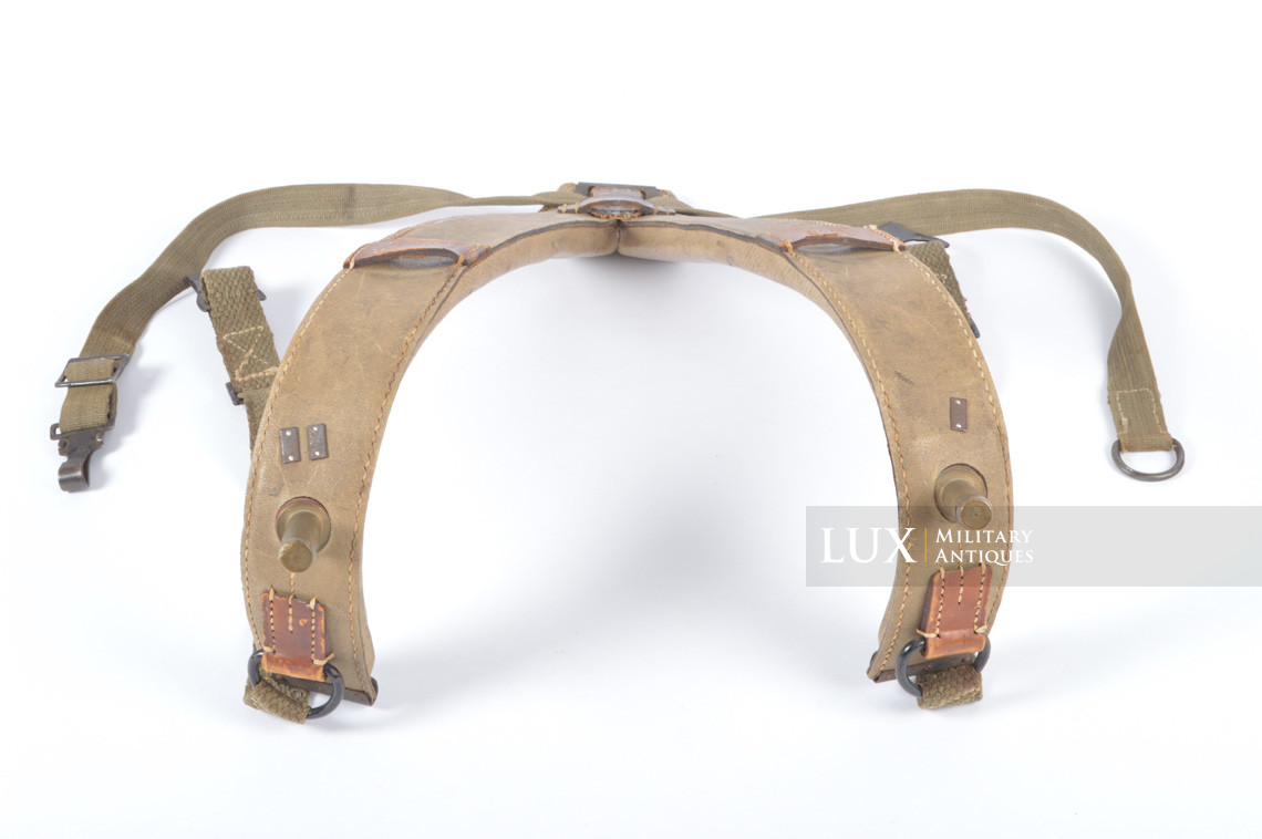 Late-war German rangefinder harness, « tan ersatz