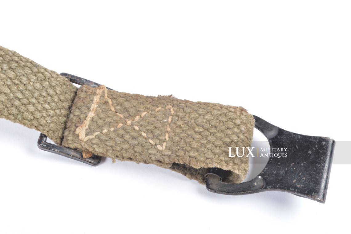 Late-war German rangefinder harness, « tan ersatz