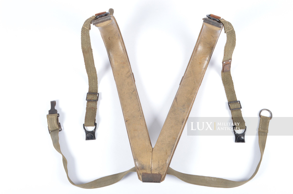 Late-war German rangefinder harness, « tan ersatz