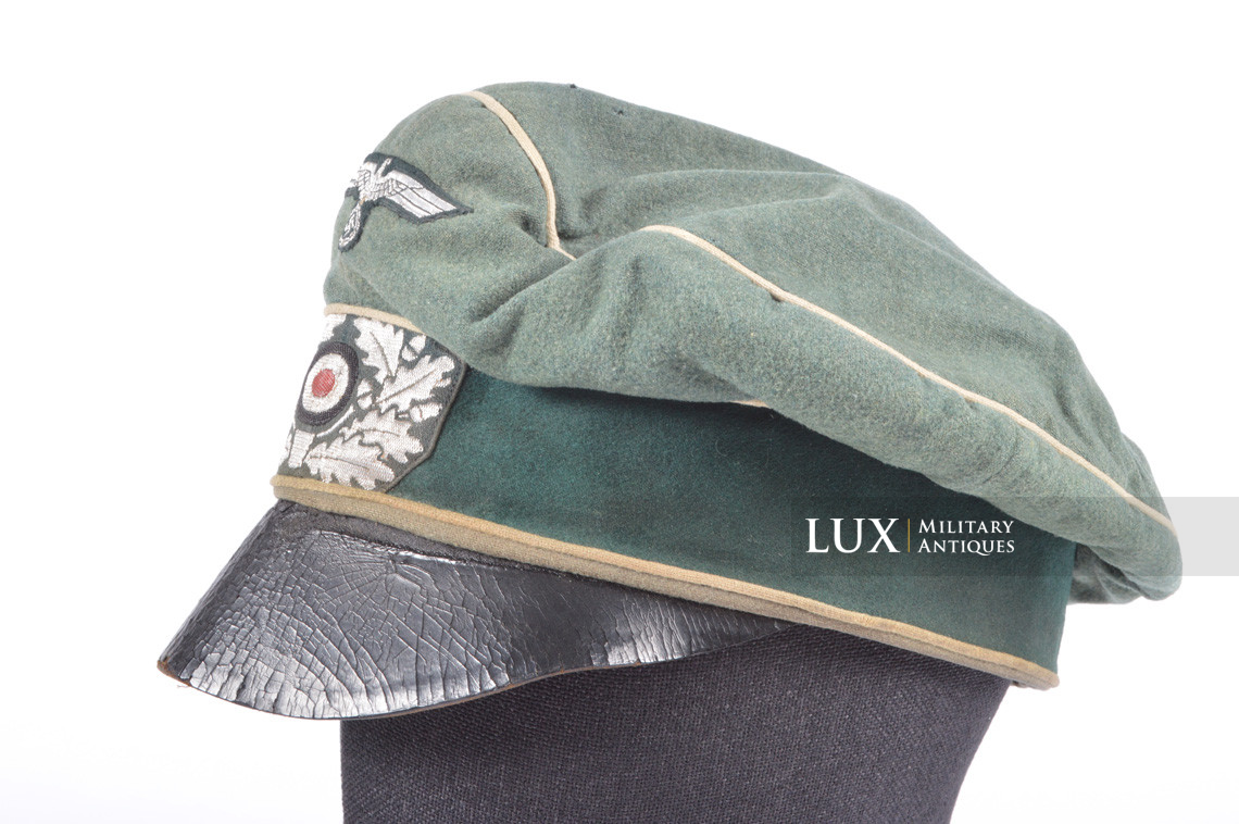 German Heer infantry crusher cap, « combat worn