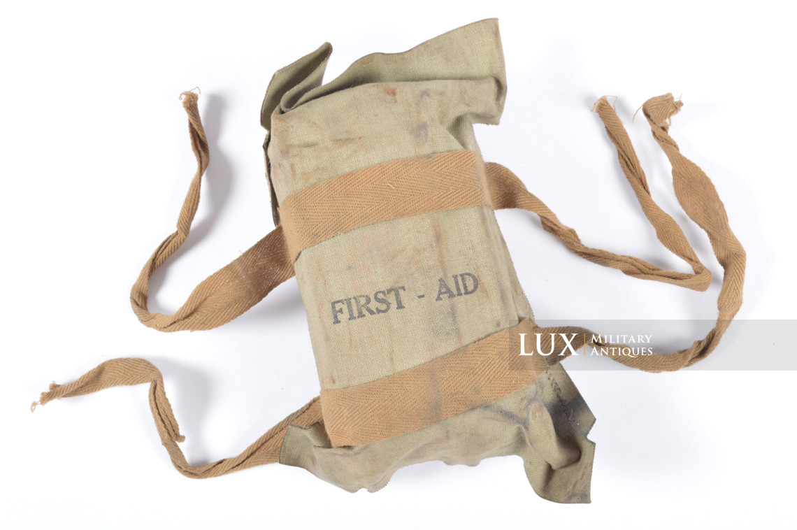 US paratrooper first-aid pouch, « complete / unopened