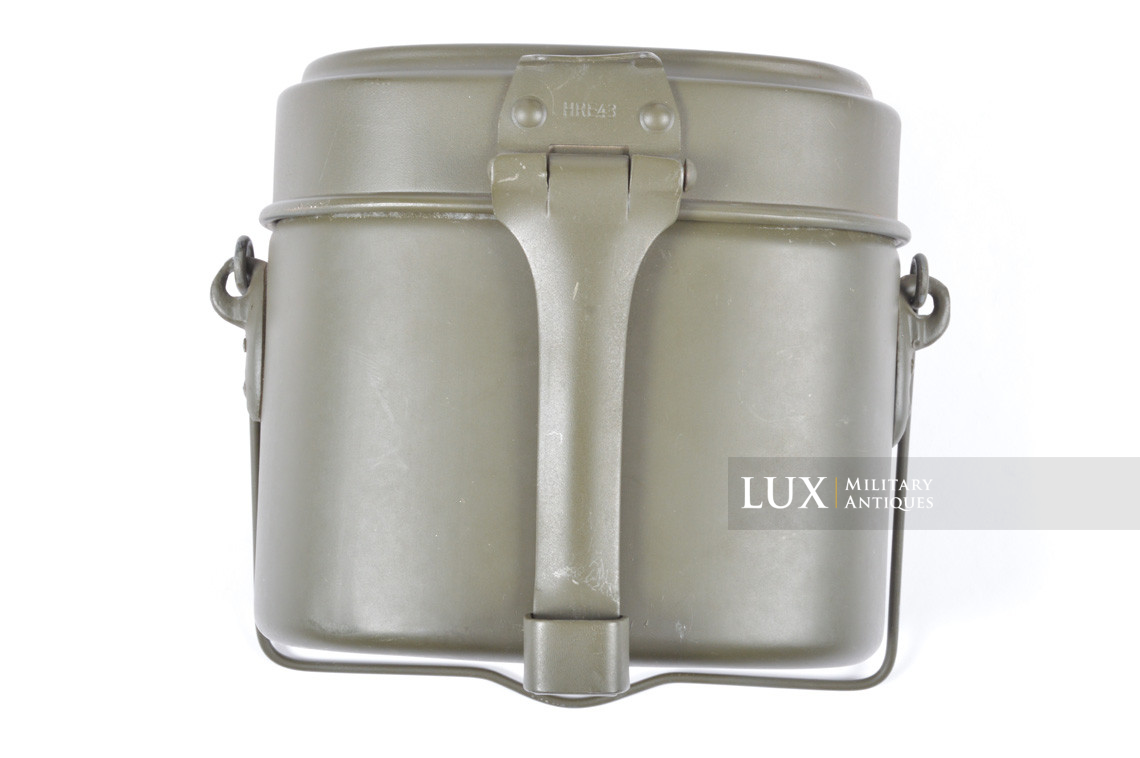 German late-war mess kit, named, « HRE.43