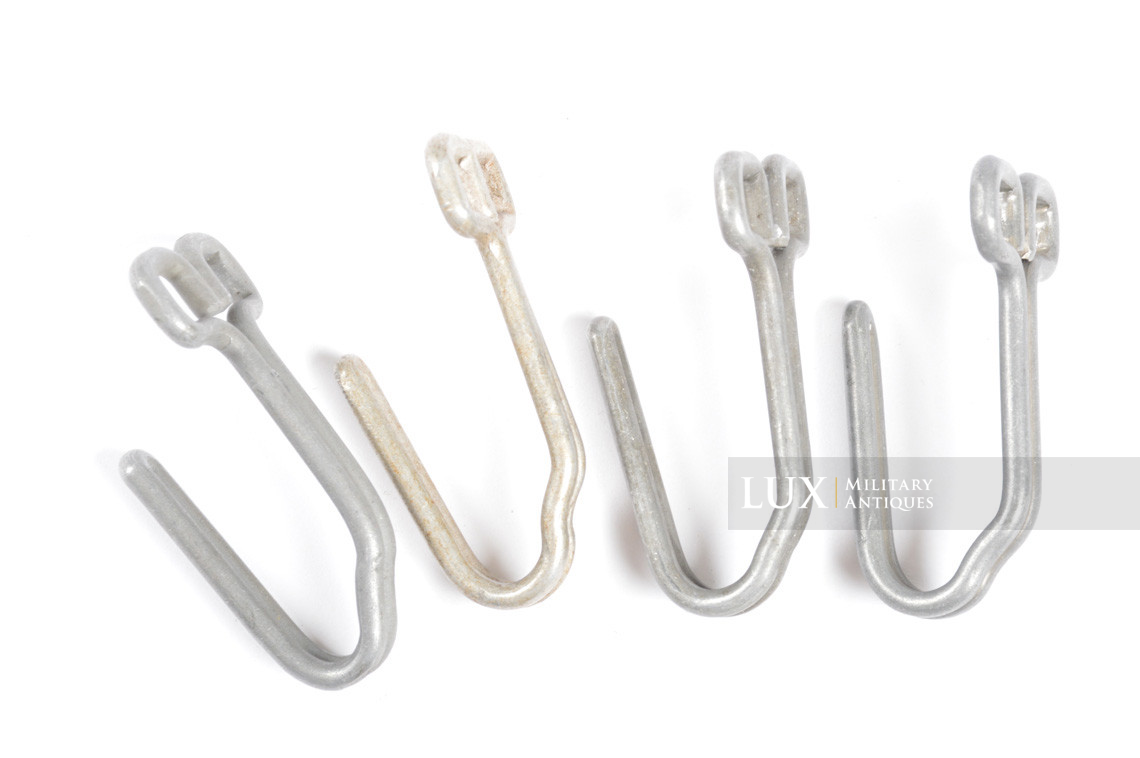 Set of four belt support hooks