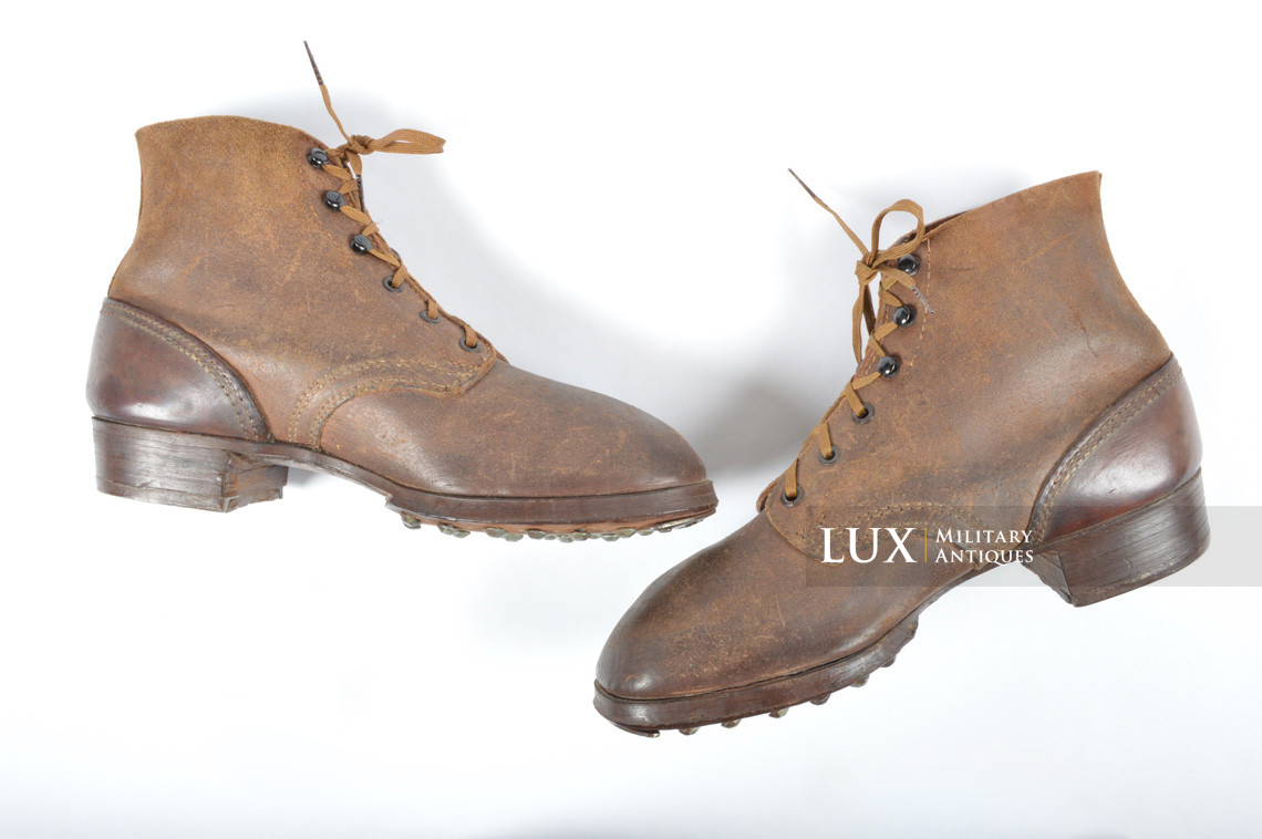 Late-war German low ankle combat boots, « unissued