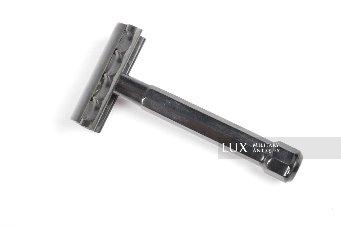 Period German shaving razor blade set, « bakelite