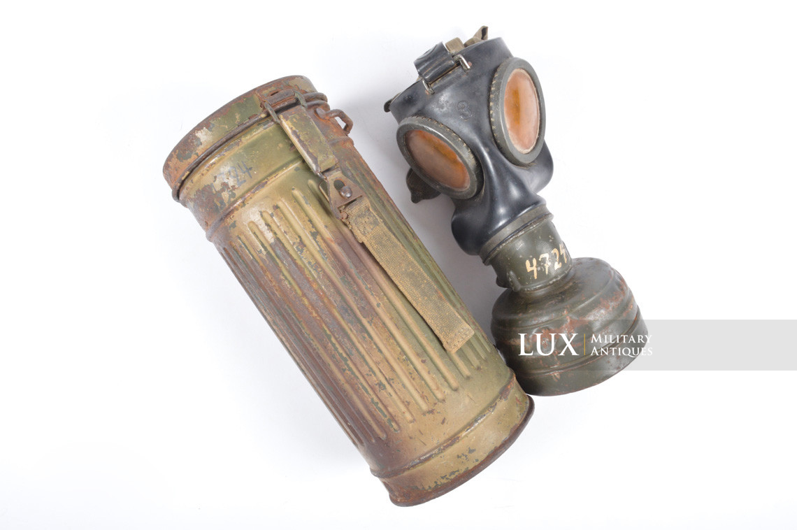German three-tone camouflage gas mask canister, « untouched / Normandy