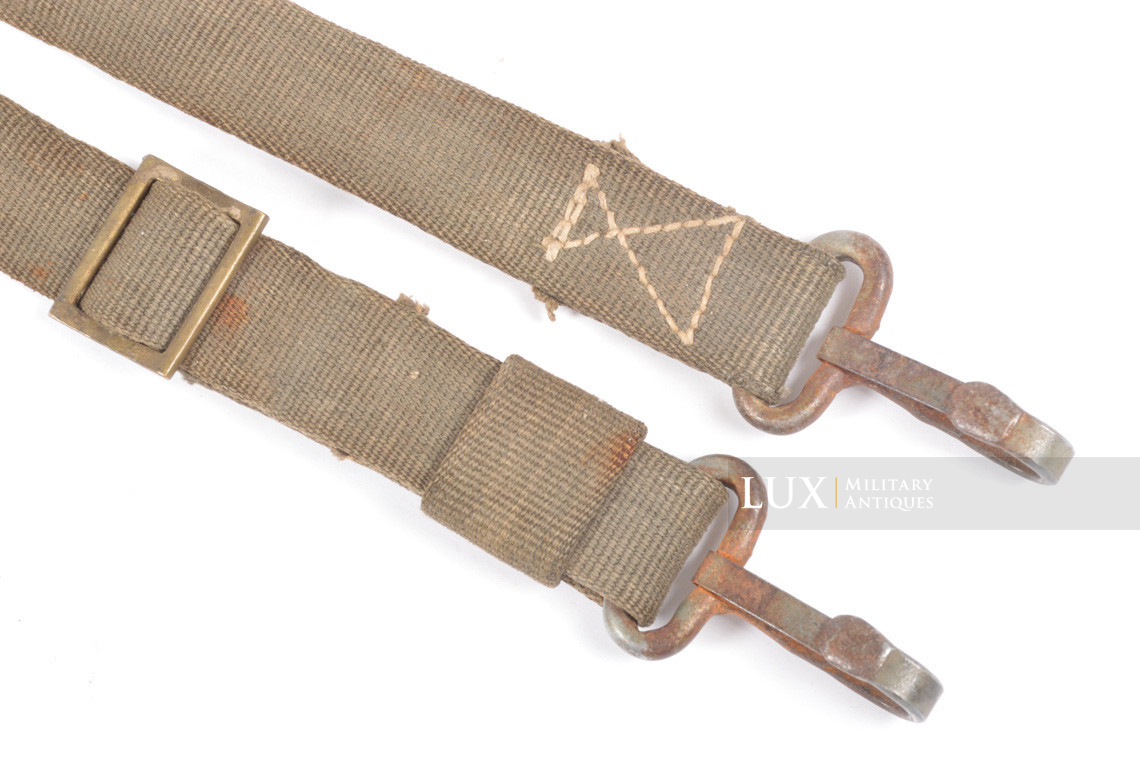 Late-war German MG34/42 optical sight box web carrying strap