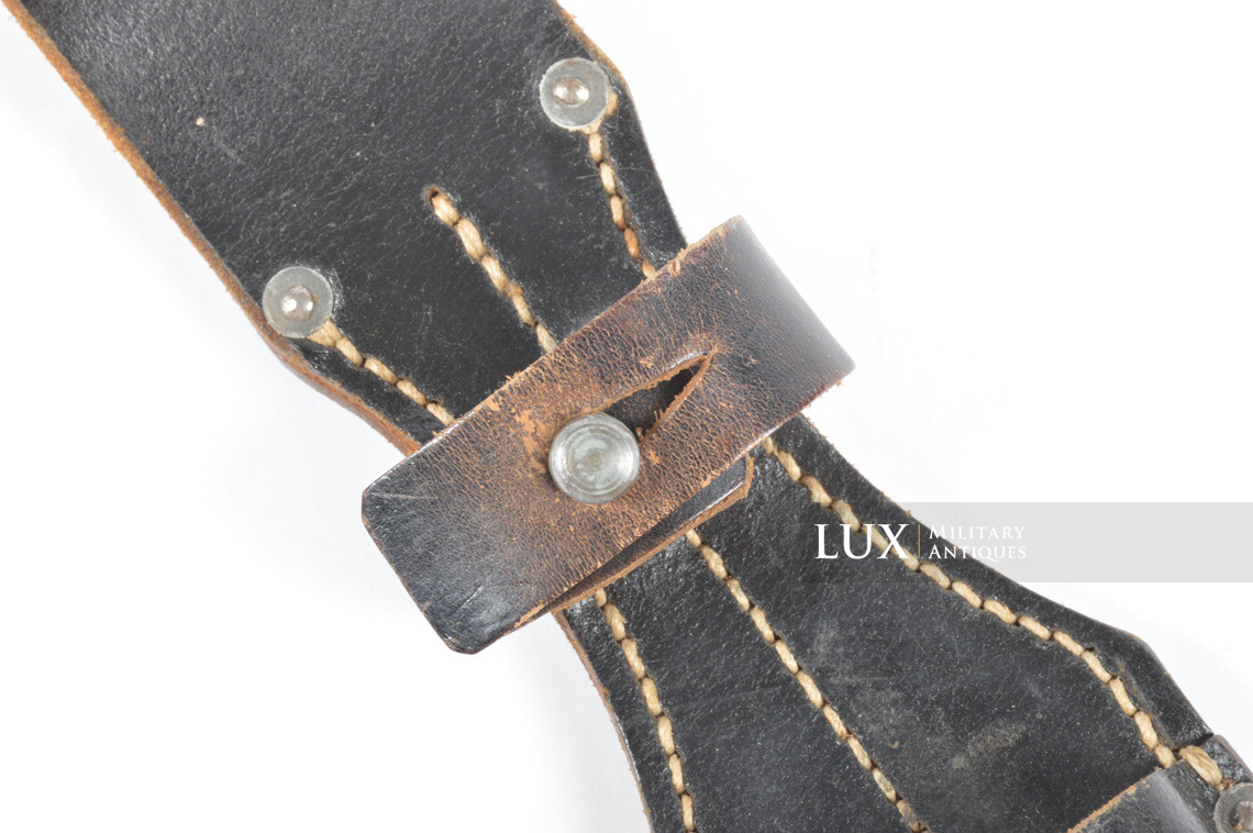 Mid-war German k98 bayonet frog, « 1942