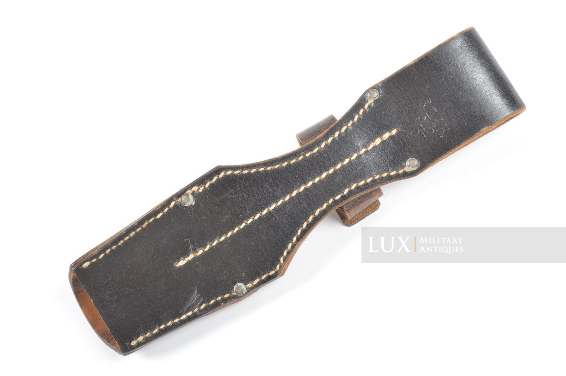 Mid-war German k98 bayonet frog, « 1942