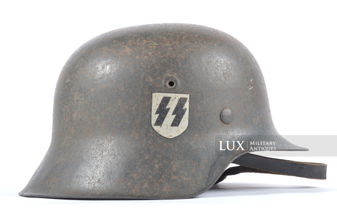 M42 Waffen-SS single decal combat helmet, « EF62